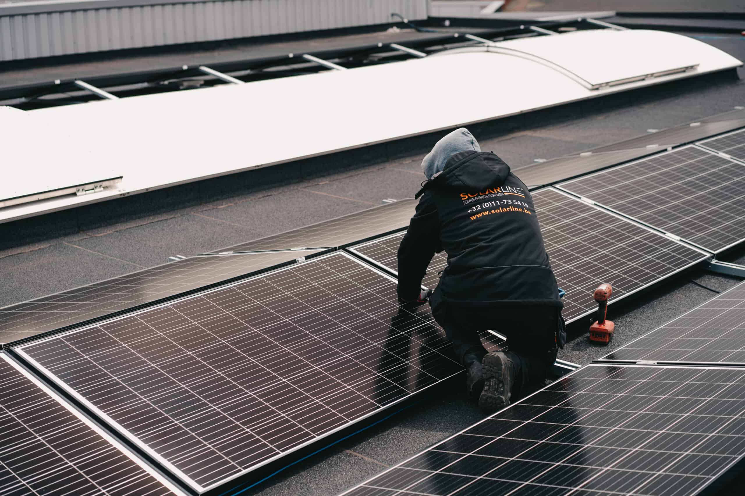 Zonnepanelen voor bedrijven. Ontdek de voordelen hier - Solarline
